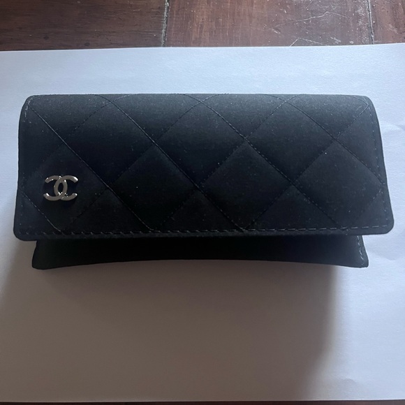 CHANEL | Bags | Chanel Black Quilted Eyeglass Case With Silver Emblem ...